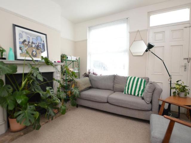 2 bedroom house to rent