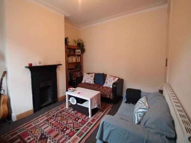 2 bedroom house to rent