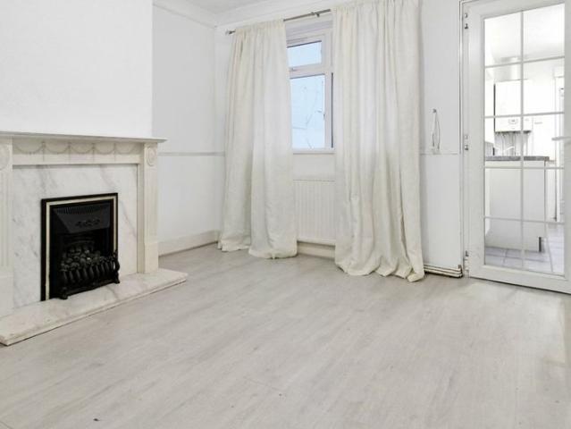 2 bedroom house to rent