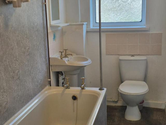 2 bedroom house to rent
