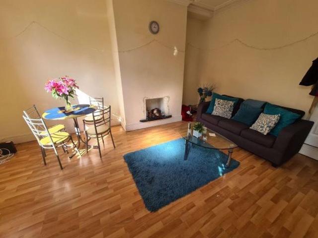2 bedroom house to rent