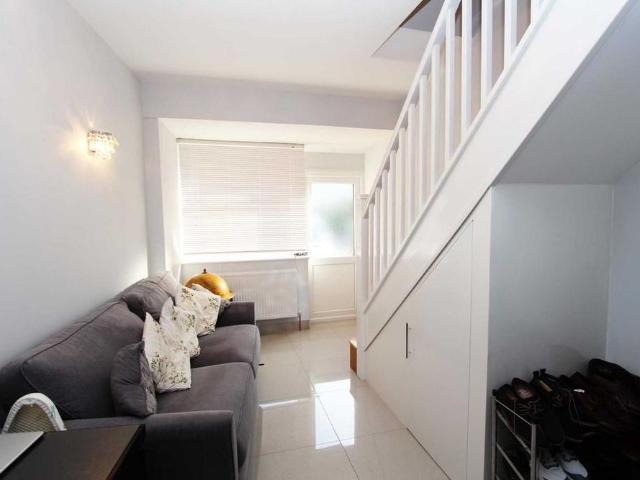 2 bedroom house to rent