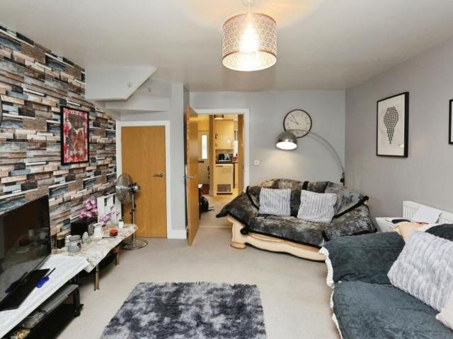 2 bedroom house to rent