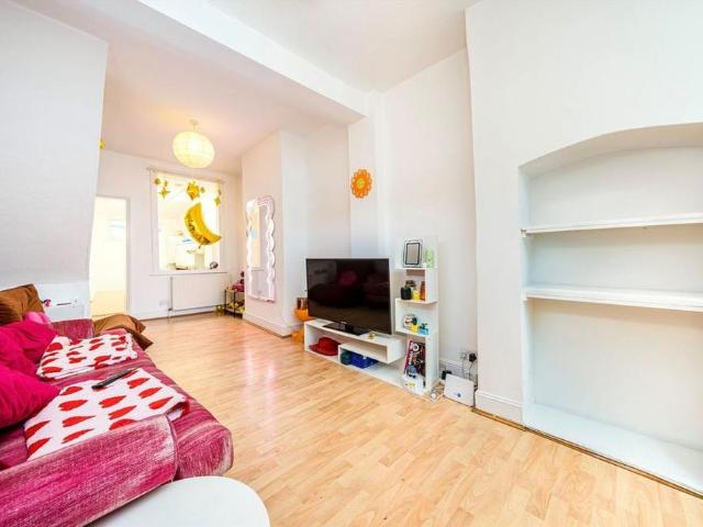 2 bedroom house to rent
