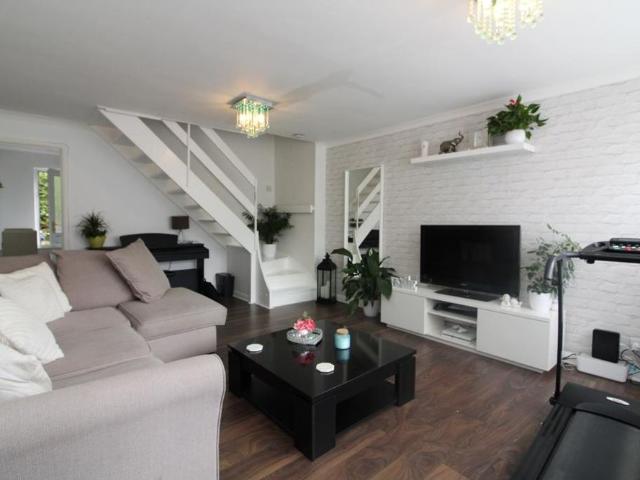 2 bedroom house to rent