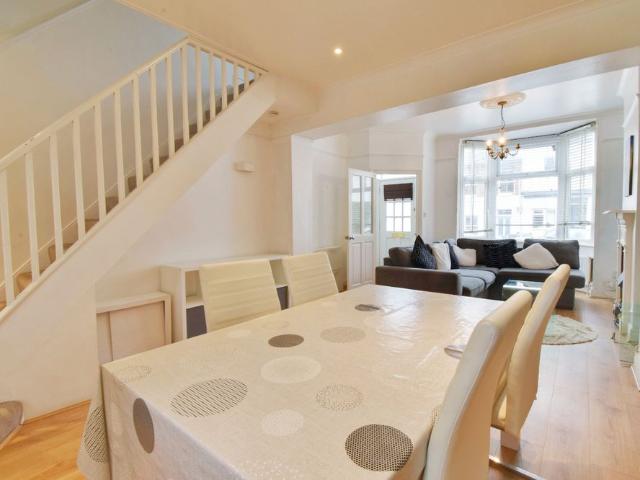 2 bedroom house to rent