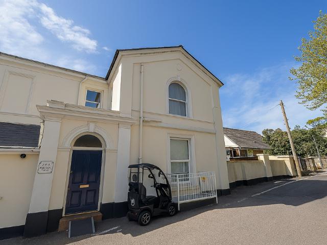 2 bedroom house to rent