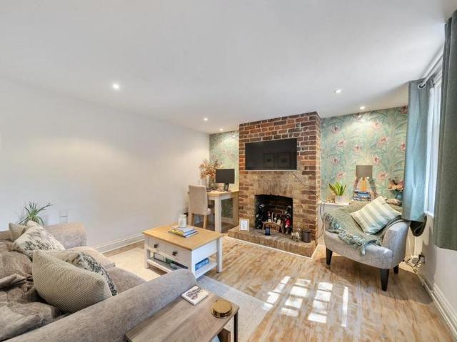 2 bedroom house to rent