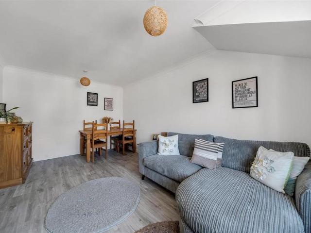 2 bedroom house to rent