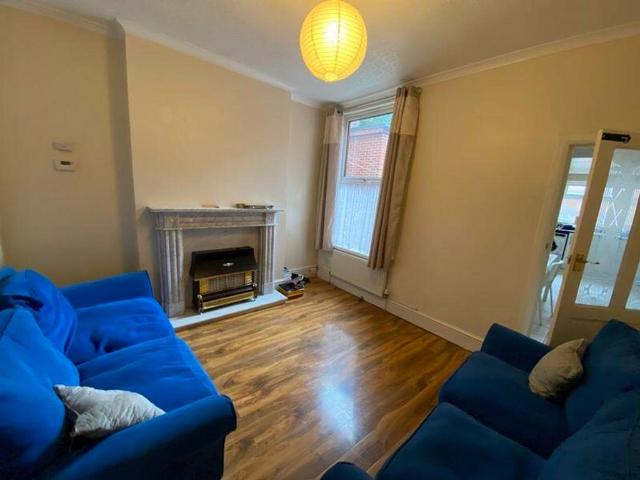 2 bedroom house to rent