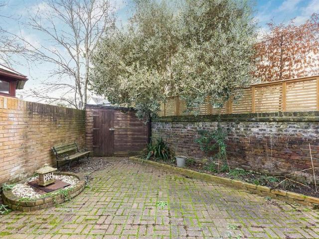 2 bedroom house to rent