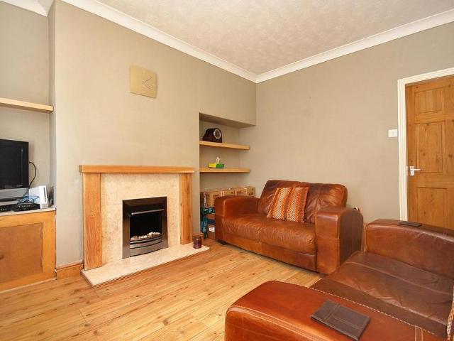 2 bedroom house to rent