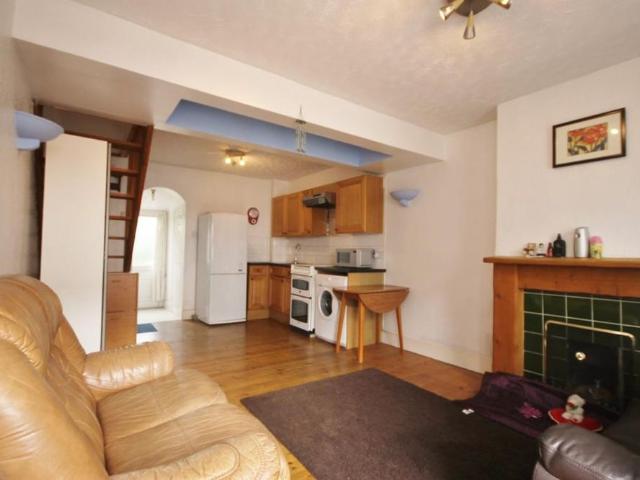 2 bedroom house to rent
