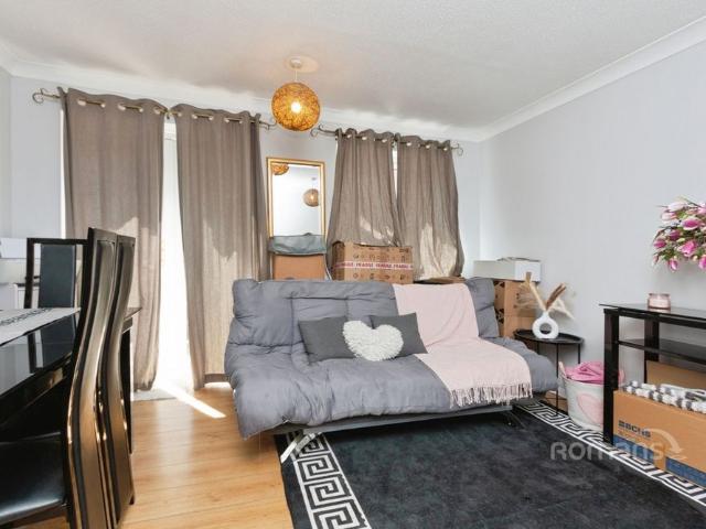 2 bedroom house to rent