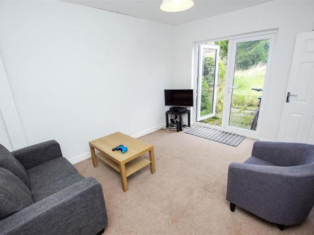 2 bedroom house to rent