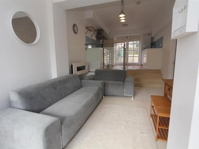 2 bedroom house to rent