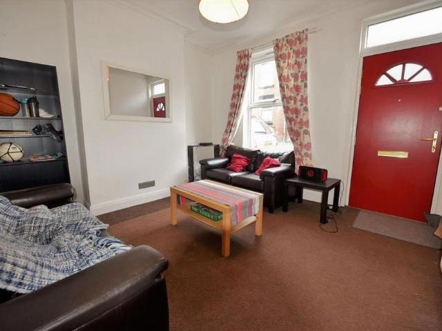 2 bedroom house to rent