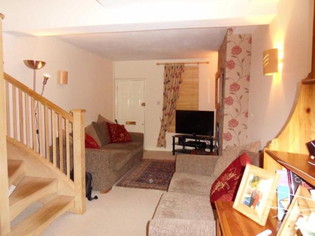 2 bedroom house to rent