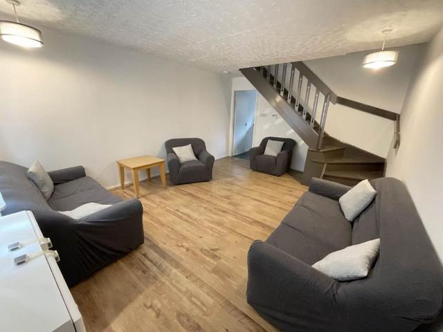 2 bedroom house to rent
