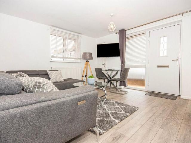 2 bedroom house to rent