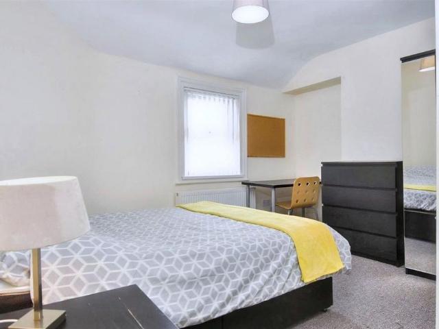 2 bedroom house to rent
