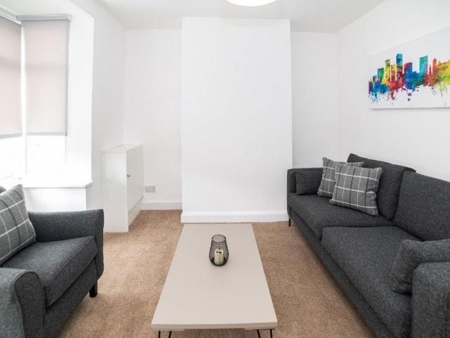2 bedroom house to rent