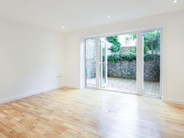 2 bedroom house to rent