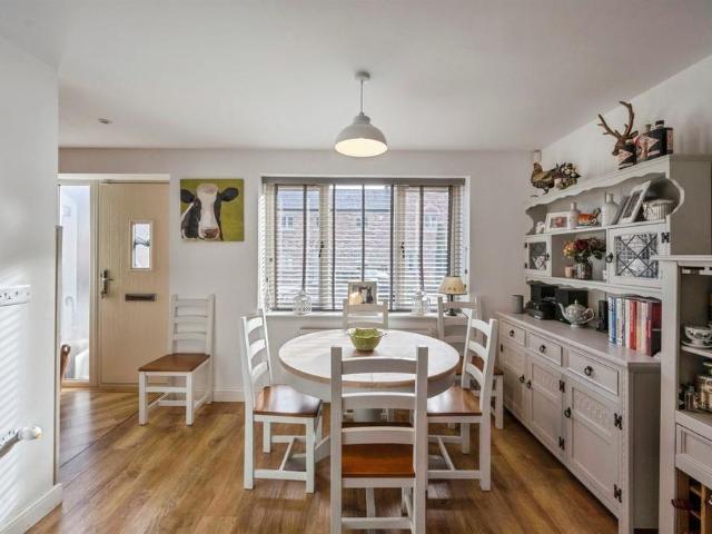 2 bedroom house to rent