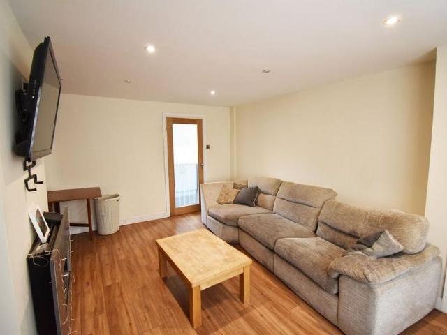 2 bedroom house to rent