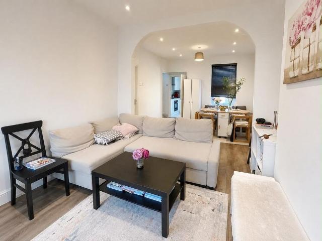 2 bedroom house to rent