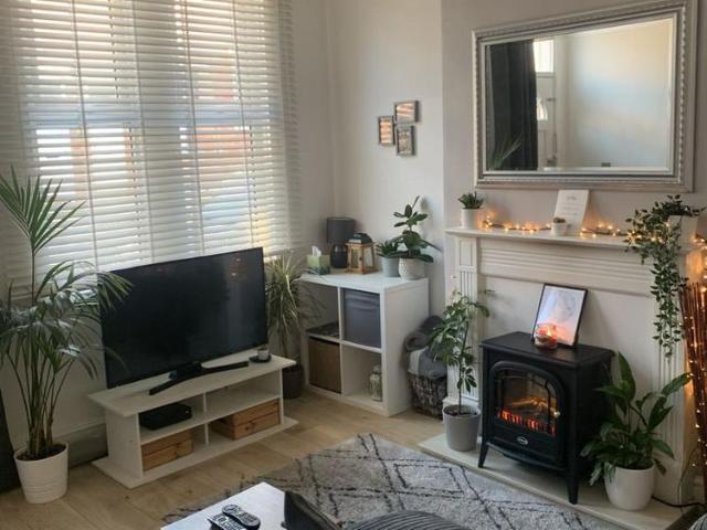 2 bedroom house to rent