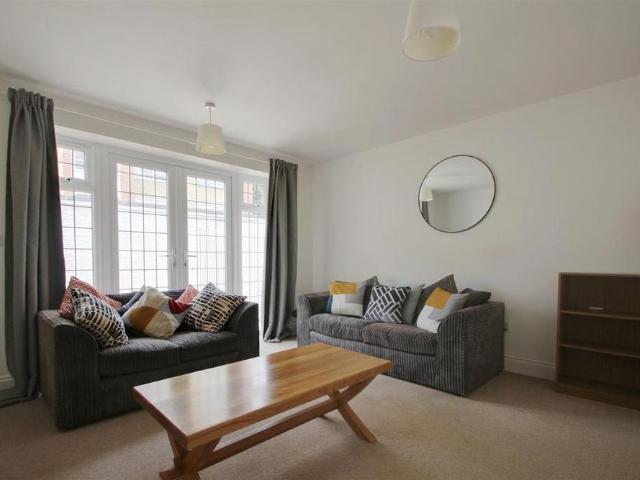 2 bedroom house to rent