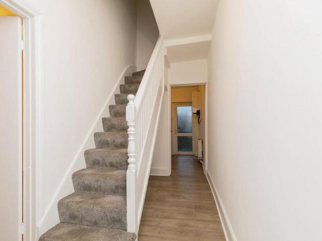 2 bedroom house to rent