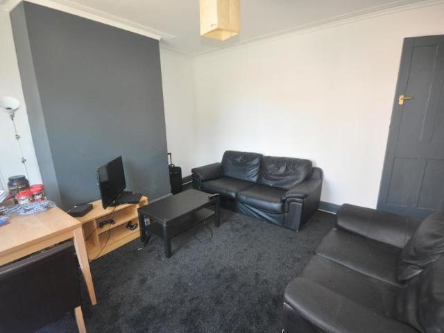 2 bedroom house to rent
