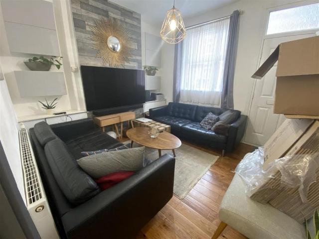 2 bedroom house to rent