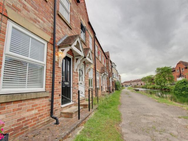 2 bedroom house to rent