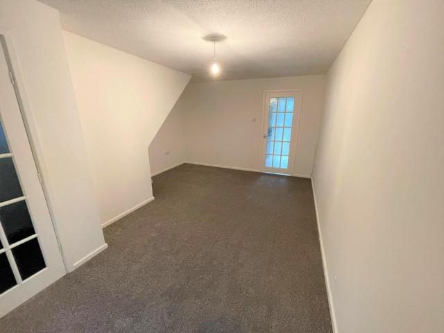 2 bedroom house to rent