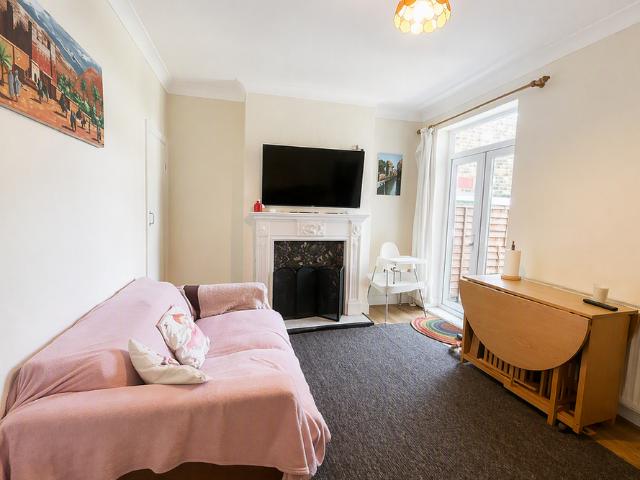 2 bedroom house to rent