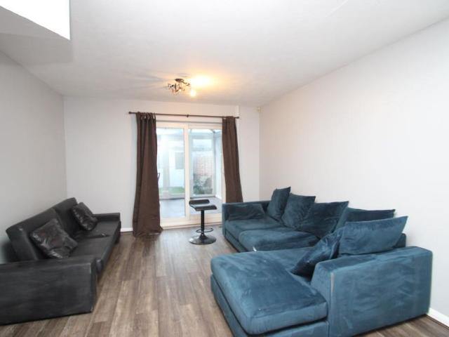 2 bedroom house to rent