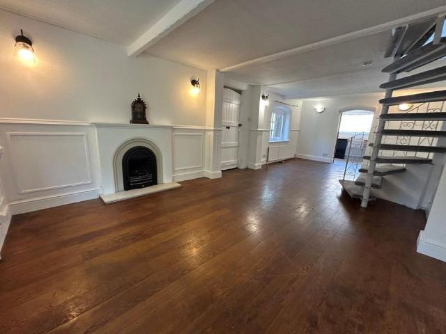2 bedroom house to rent
