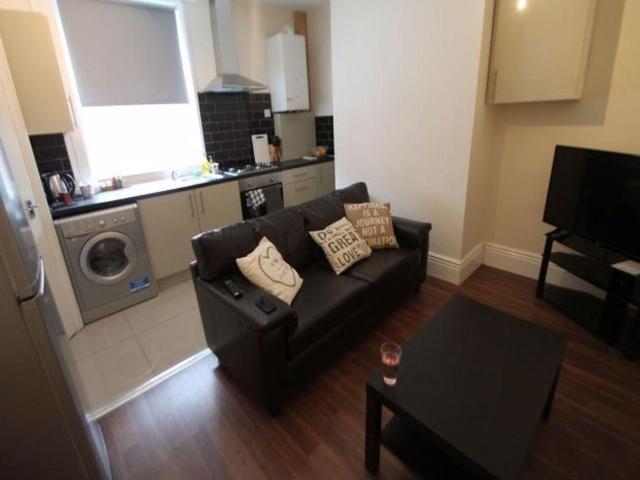 2 bedroom house to rent