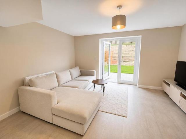 2 bedroom house to rent