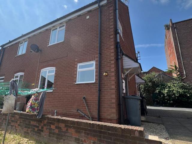 2 bedroom house to rent