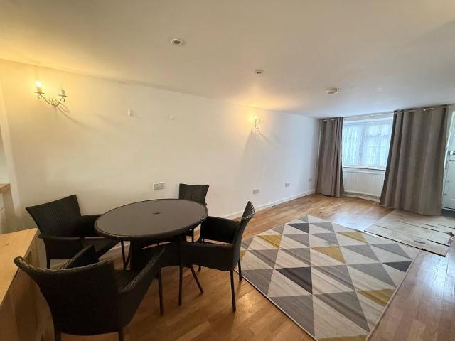 2 bedroom house to rent