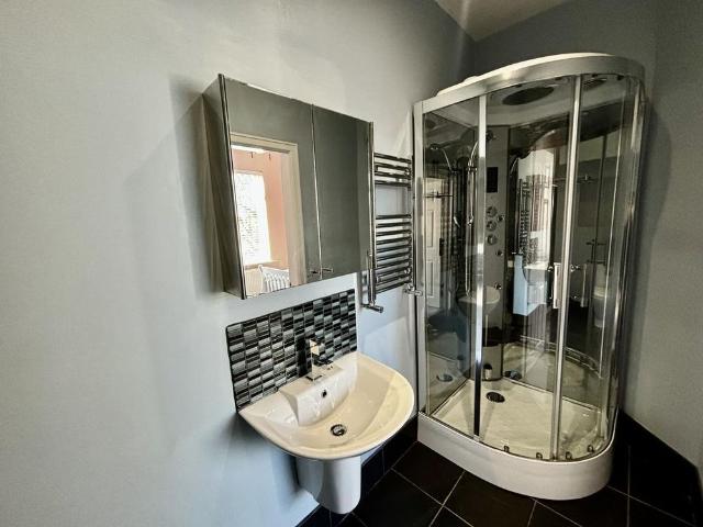 2 bedroom house to rent