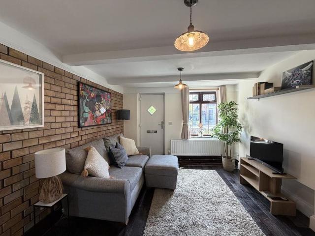2 bedroom house to rent
