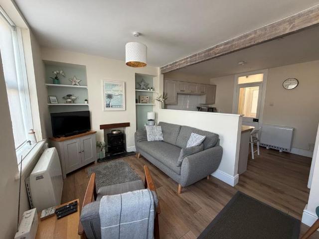 2 bedroom house to rent