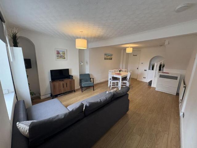 2 bedroom semi detached house to rent