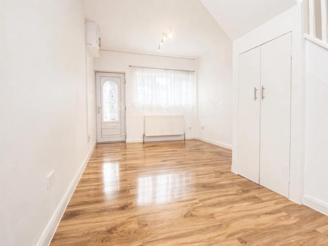 2 Bedroom House To Rent £1,800 pcm