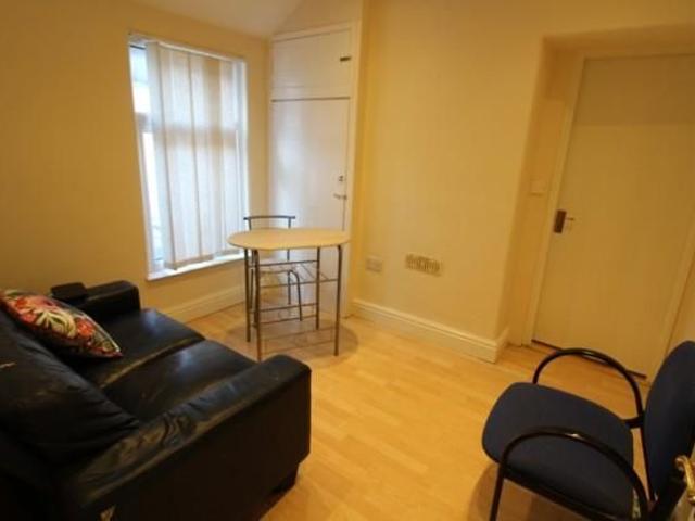 2 bedroom house to rent